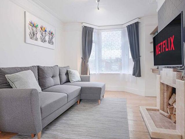 3 Bedroom Flat To Rent In Abington, NN1