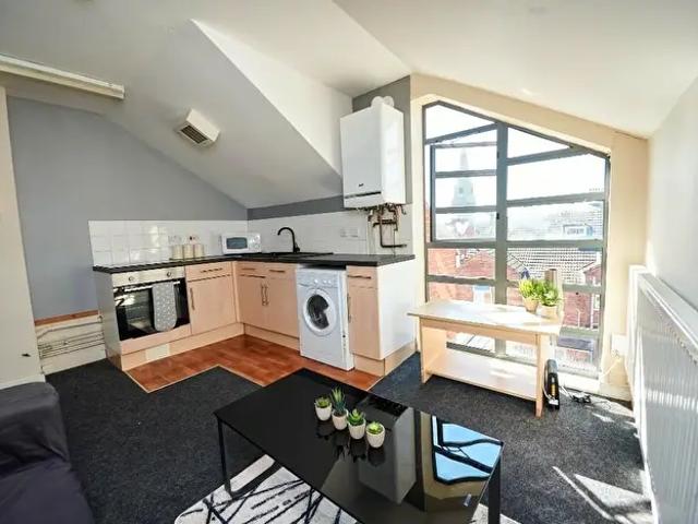 3 Bedroom Flat To Rent In Arthur Street, Nottingham, Nottinghamshire, NG7
