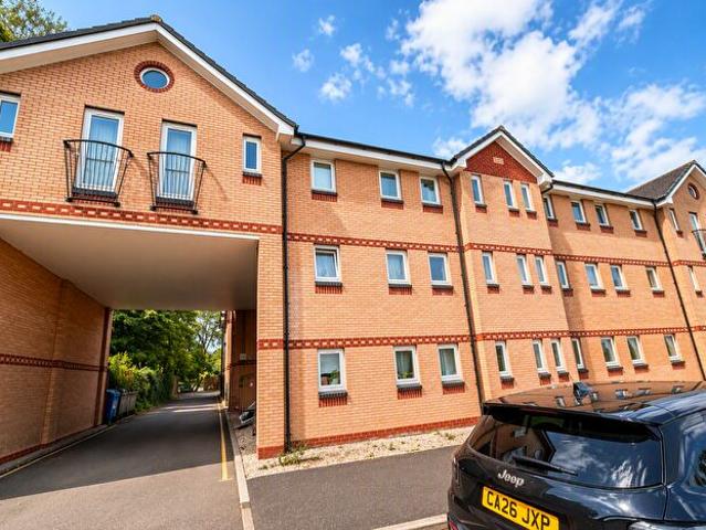 3 Bedroom Flat To Rent In Barnflat Court, Glasgow, G73