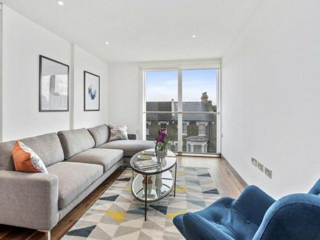 3 bedroom Flat to rent in Beaufort Court, Maygrove Road, London, West Hampstead, NW6