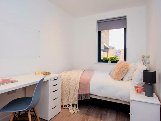 3 Bedroom Flat To Rent In Bed / Bath / Premium City Centre Student Apartment, NG1