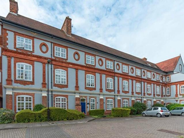 3 Bedroom Flat To Rent In Bennett Crescent, Cowley, OX4