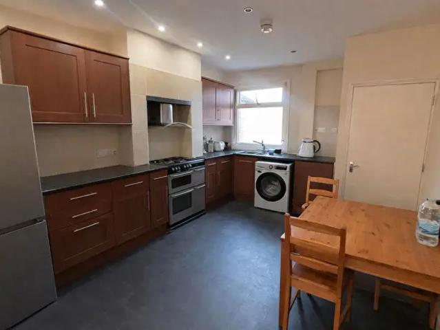 3 Bedroom Flat To Rent In Braunstone Gate, Leicester, LE3
