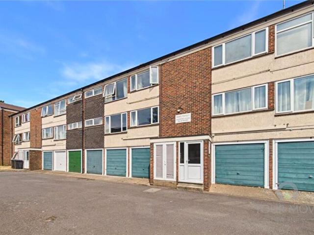 3 Bedroom Flat To Rent In Cliftonville Court, Abington, Northampton, Northamptonshire, NN1
