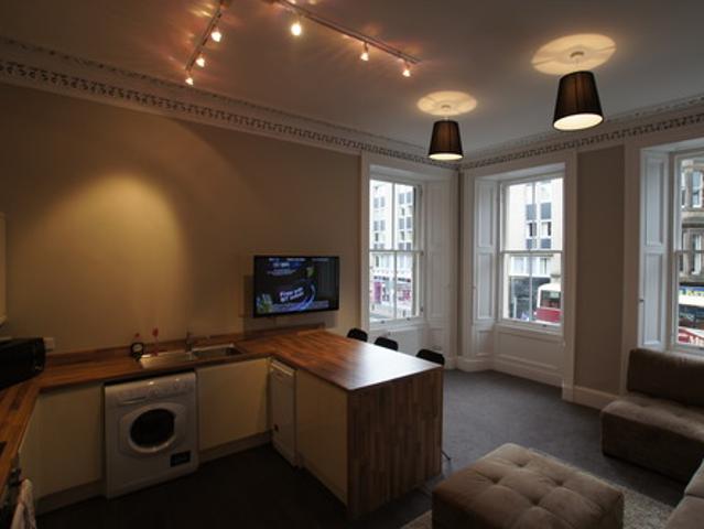 3 bedroom Flat to rent in Edinburgh