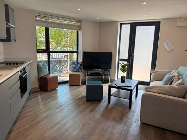 3 Bedroom Flat To Rent In Flat, Stratford Road, West Bridgford, Nottingham, NG2