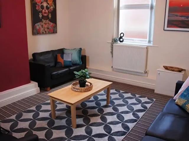 3 Bedroom Flat To Rent In Foxhall Road, Nottingham, NG7
