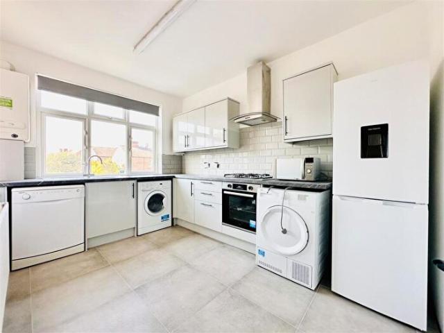 3 Bedroom Flat To Rent In High Road, Nottingham, NG9