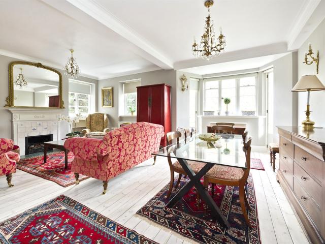 3 bedroom flat to rent in kensington