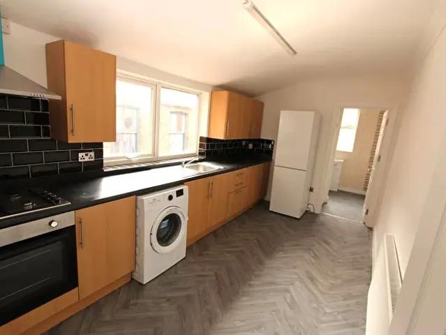 3 Bedroom Flat To Rent In Kettering Road, Northampton, NN1