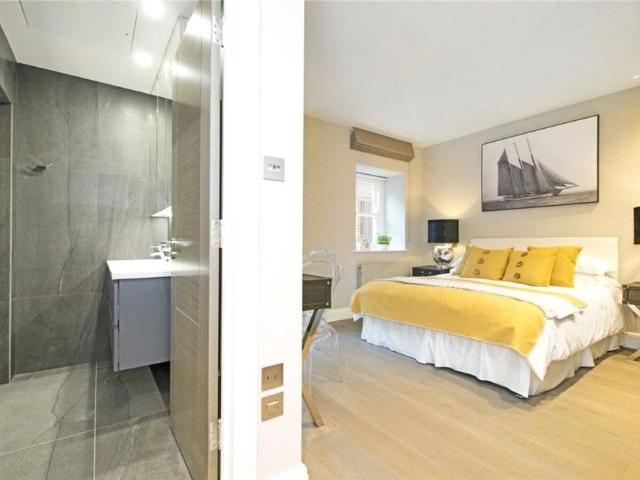 3 bedroom Flat to rent in Lyndhurst Lodge, Lyndhurst Road, London, Hampstead, NW3