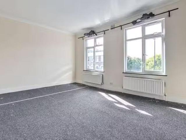 3 bedroom flat to rent in London, N19