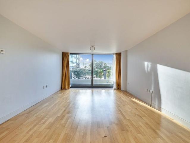 3 Bedroom Flat to Rent in Parliament View Apartments, 1 Albert Embankment, London, SE1