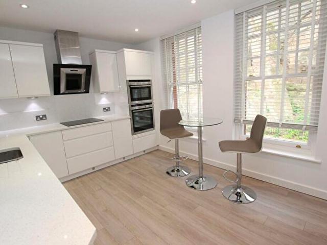 3 Bedroom Flat To Rent In Peveril Drive, Nottingham, NG7