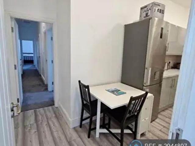 3 Bedroom Flat To Rent In Queens Road, Beeston, NG9