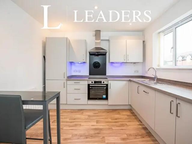 3 Bedroom Flat To Rent In Rugby Road, CV32