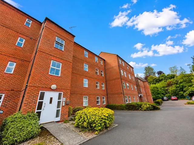3 Bedroom Flat To Rent In Stokesay Walk, Nottingham, NG2