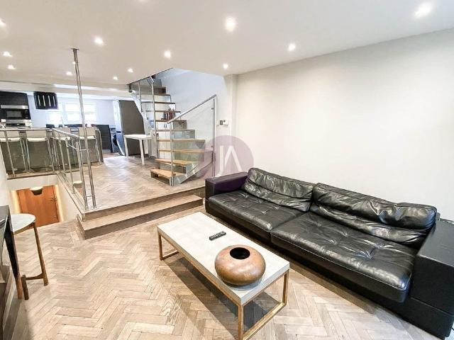 3 bedroom Flat to rent in Strutton Ground, Victoria, London, Westminster, SW1P