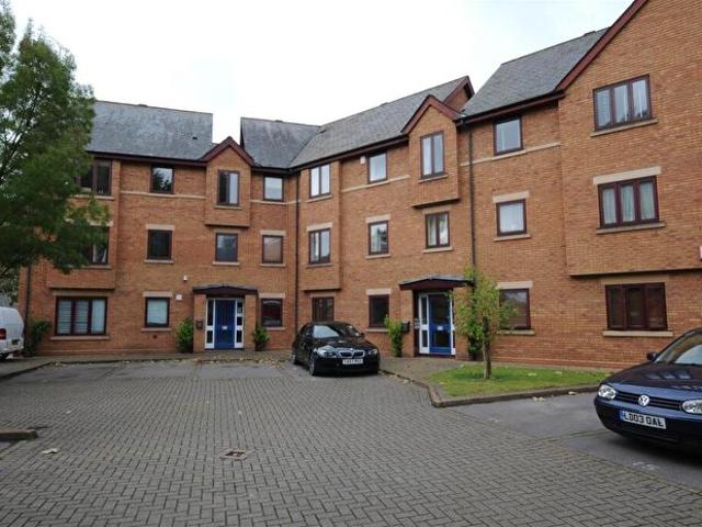 3 Bedroom Flat To Rent In Swan Court, Paradise Street, OX1