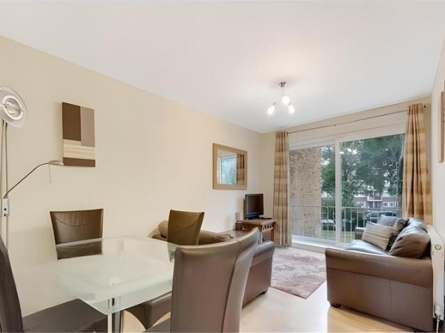 3 Bedroom Flat to Rent in Southfields