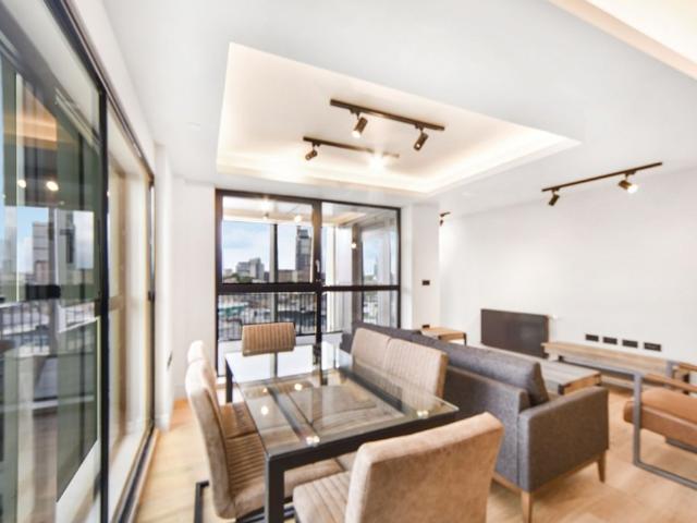3 Bedroom Flat to Rent in Tower Bridge Road, London, SE1