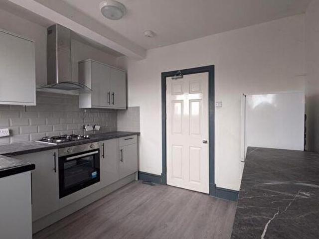 3 Bedroom Flat To Rent In Trent Bridge Buildings, Nottingham For Groups Of Students, NG2