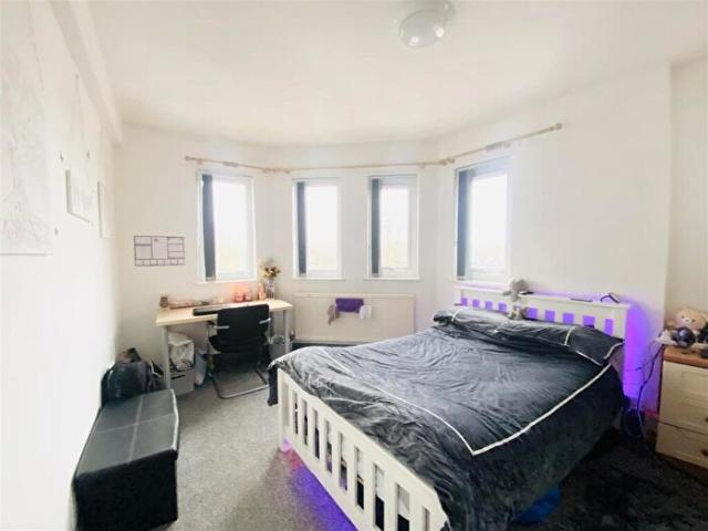 3 Bedroom Flat To Rent In Trent Bridge Buildings, Nottingham, NG2