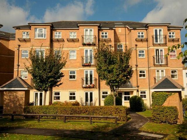 3 Bedroom Flat To Rent In Venneit Close, Oxford, OX1
