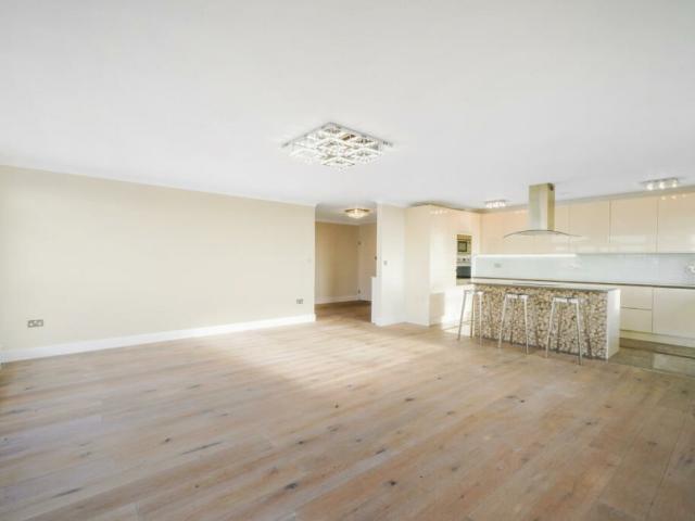 3 bedroom Flat to rent in Walsingham, Queensmead, London, St John's Wood, NW8