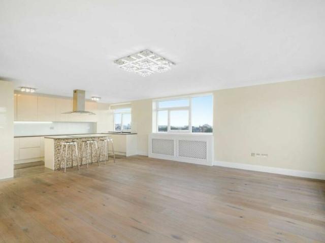 3 bedroom Flat to rent in Walsingham, Queensmead, London, St John's Wood, NW8