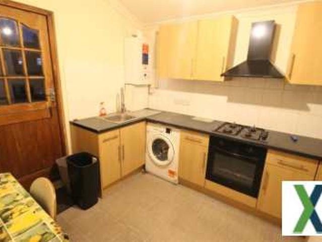 3 Bedroom Flat to rent in Walthamstow E17 First floor with shared garden