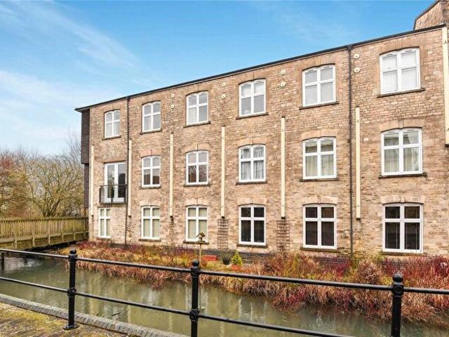 3 Bedroom Flat To Rent In Woodford Mill, Witney, OX28