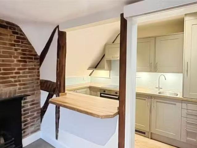 3 bedroom Flat to rent, Palace Street, Canterbury, CT1 £1,300.