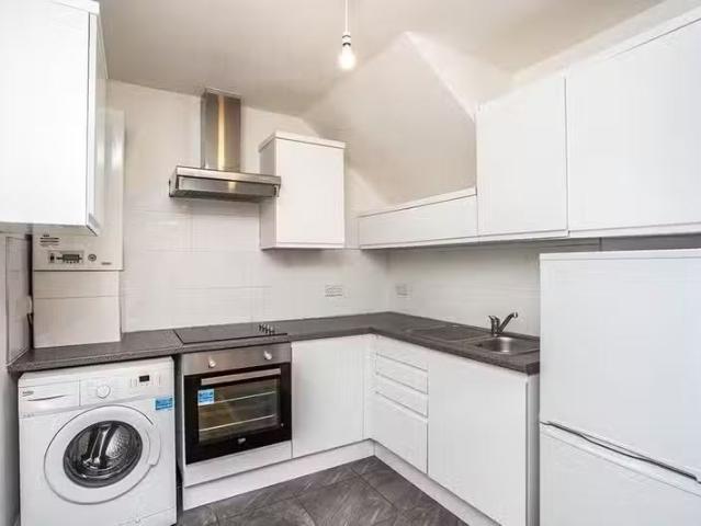 3 bedroom Flat to rent, St. Albans Road, Watford, WD17 £1,650.