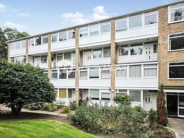 3 bedroom Flat to rent, Tarnwood Park, London, SE9 £1,750 pcm