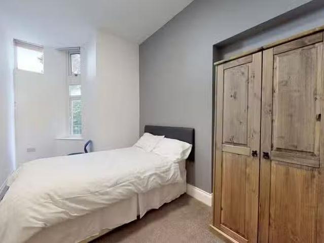 3 bedroom Flat to rent, Whitefield Terrace, Greenbank Road, PL.