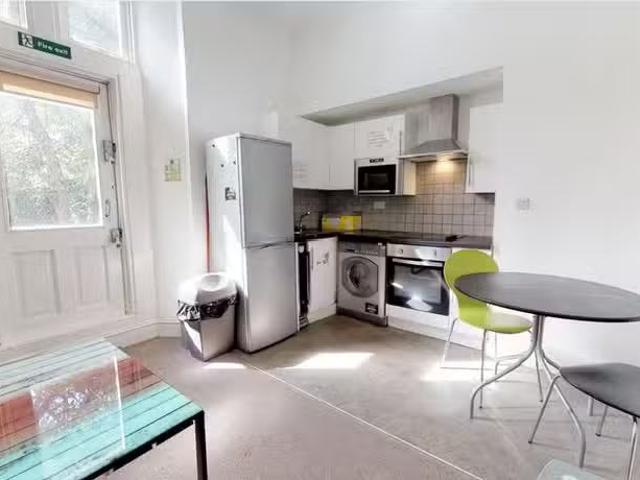 3 bedroom Flat to rent, Whitefield Terrace, Greenbank Road, PL.