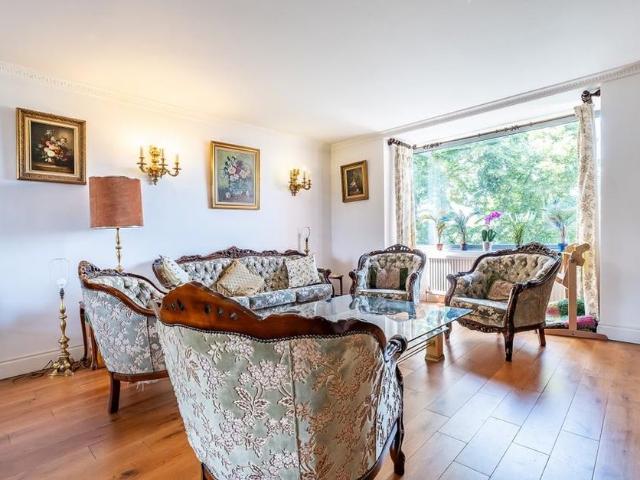 3 bedroom flat to rent