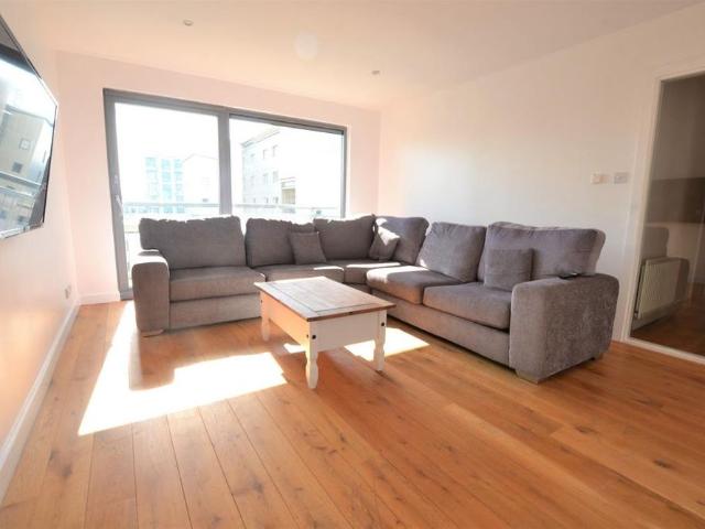 3 bedroom flat to rent