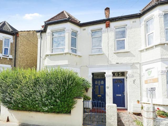 3 bedroom flat to rent