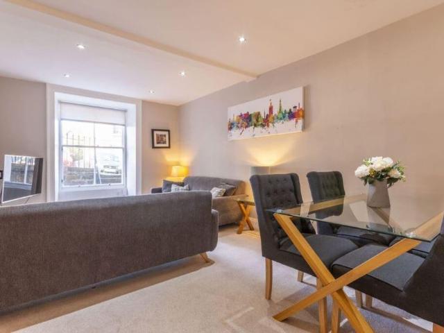 3 bedroom flat to rent