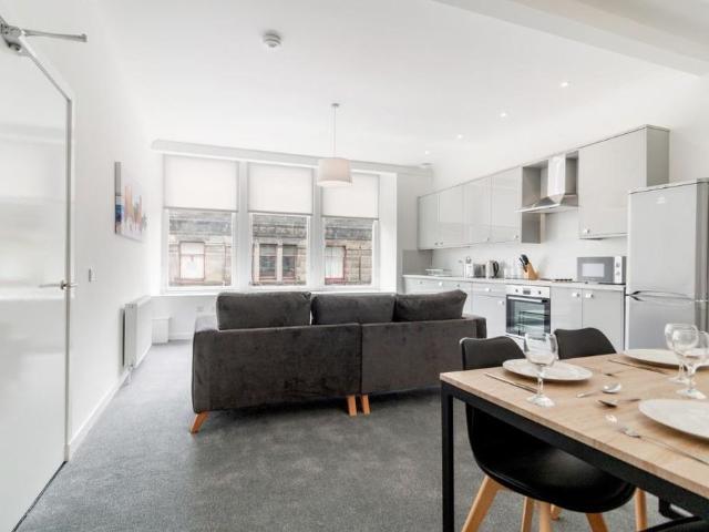3 bedroom flat to rent