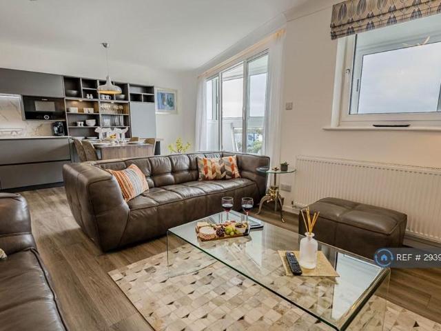 3 bedroom flat to rent