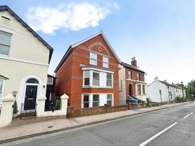 3 bedroom flat to rent