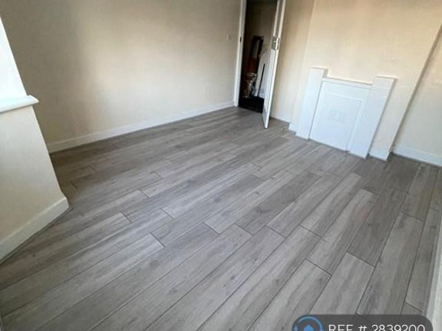 3 bedroom flat to rent