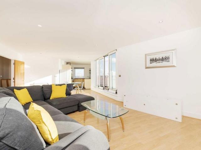 3 bedroom flat to rent