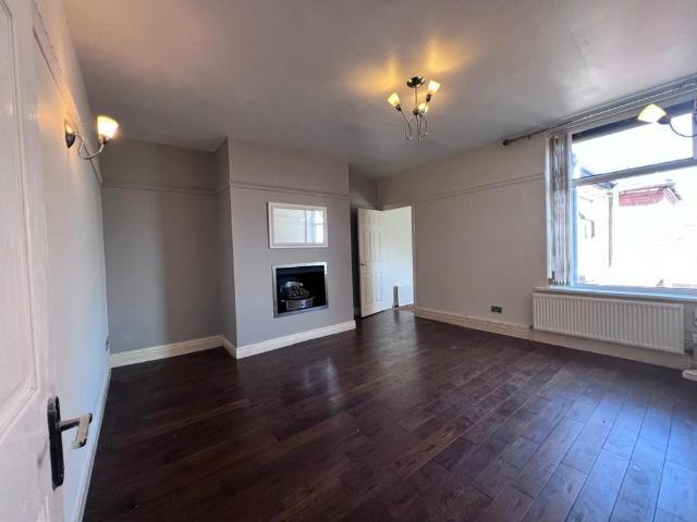 3 bedroom flat to rent
