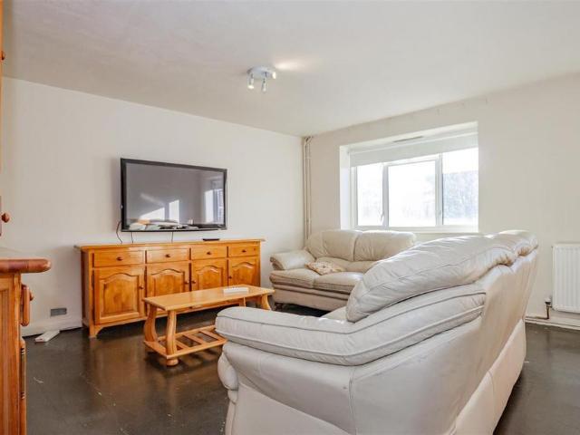 3 bedroom flat to rent