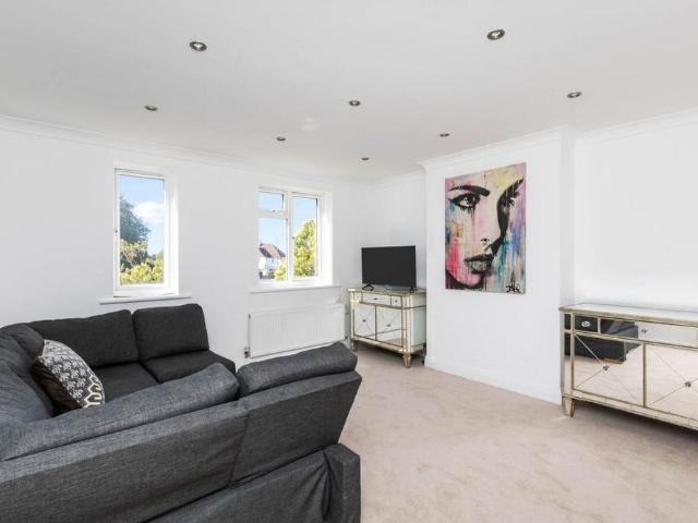3 bedroom flat to rent