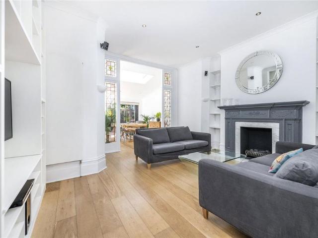 3 bedroom flat to rent